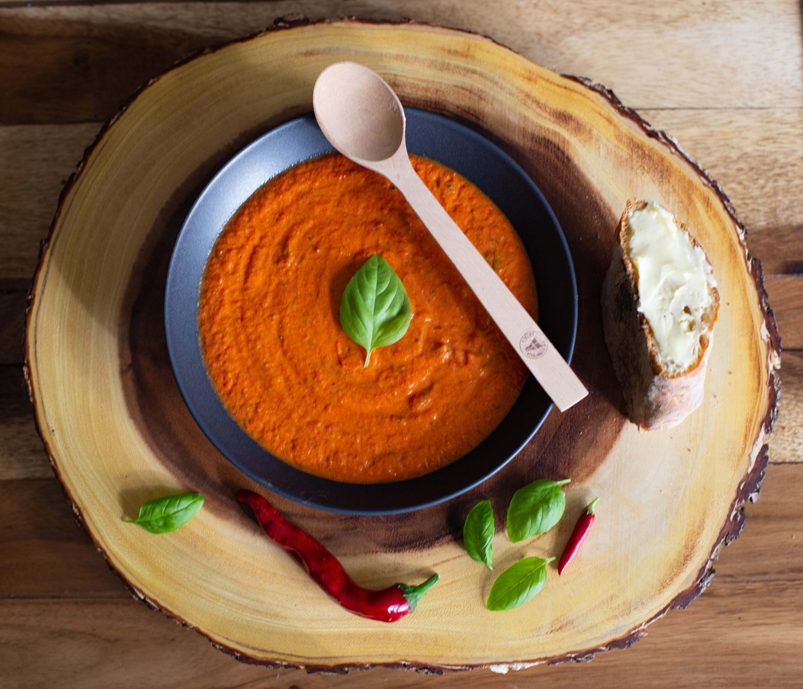 Potage aux poivrons rôtis et tomates – L'Ogresse Végé